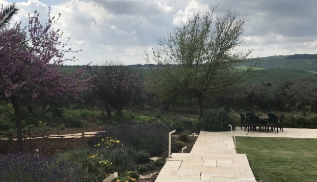 Moshavim - Farms & villas for sale